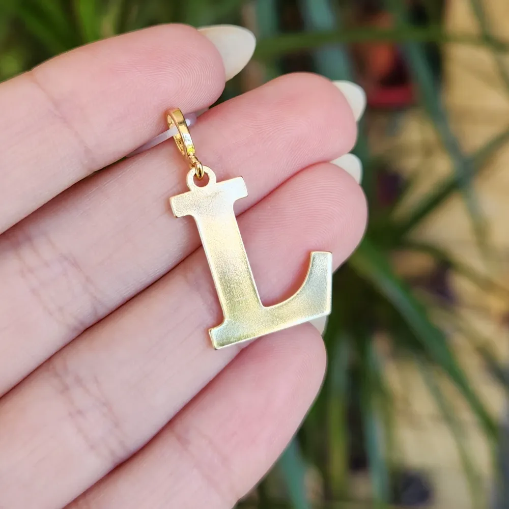Joiart - Pingente letra L liso de 2cm, folheado a ouro 18k